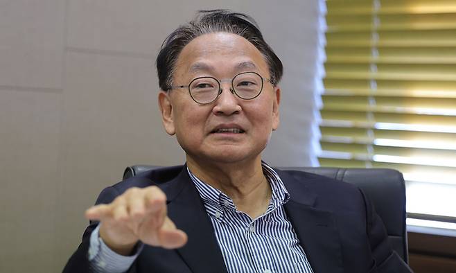 유일호 前 경제부총리 韓 Ai 경쟁 불리한 위치 아냐 정부가 과감히 지원을” 세상을 보는 창