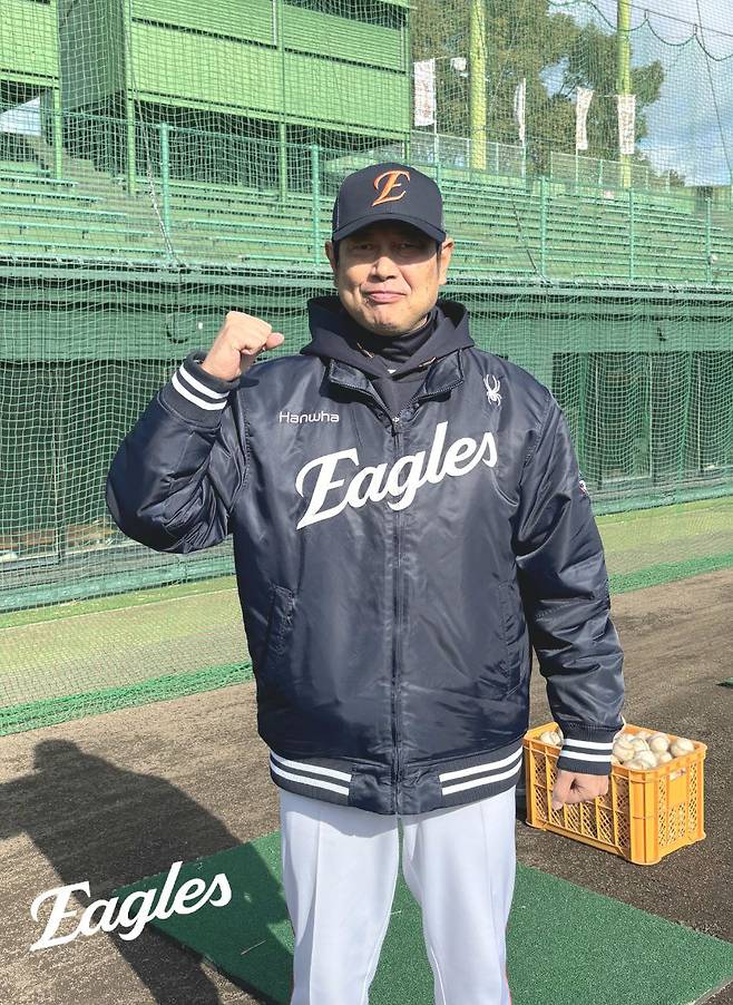 유망주 위한 투자한화 퓨처스 캠프 타격 인스트럭터 사에키 영입