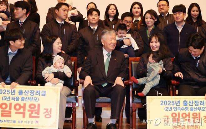 사랑으로 쏜 98억 사내 출산율 늘었다