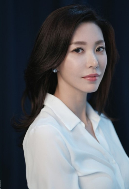 이혼 3개월 뒤 사업가와 결혼 ️출산해 모두 놀라게 한 여배우 근황 스포엔 뉴세이