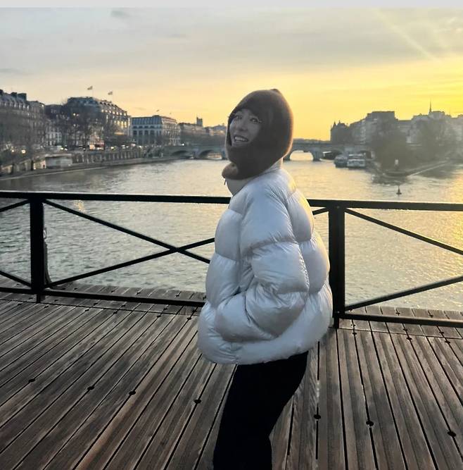 황정음 파리 감성 터졌다 바라클라바메탈 패딩 꾸안꾸 패셔니스타 겨울룩 대본은 내운명