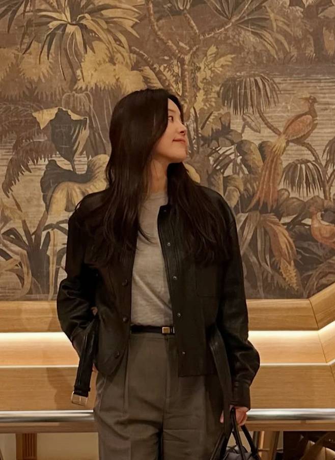한지혜 청담동 드립 커피 4살 딸 육아 잊고 즐긴 여유만만 가죽 재킷 나들이룩 패션엔