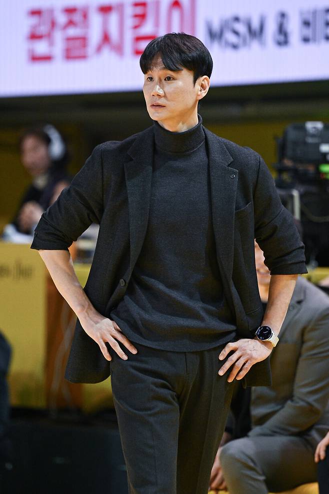 ‘벼랑 끝 매치에서 단독 4위로 이시준 감독대행 혼을 다해 싸웠다”