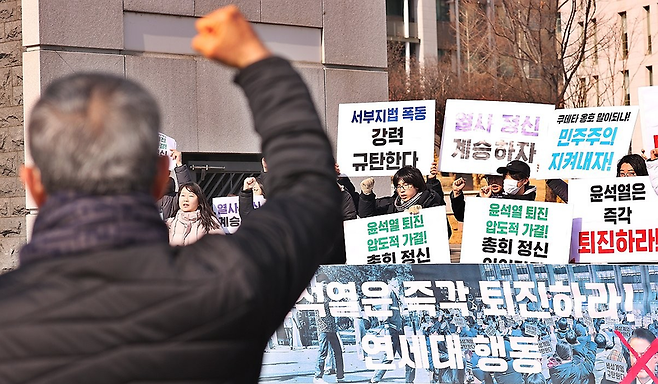 연세대서 열린 탄핵 반대 집회이한열 열사 앞에서 부끄럽지 않나