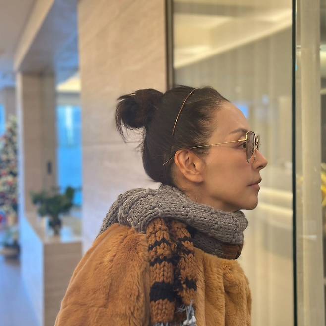 서정희 62살 맞아 퍼자켓 걸치고 주름 하나 없는 미모 스타픽