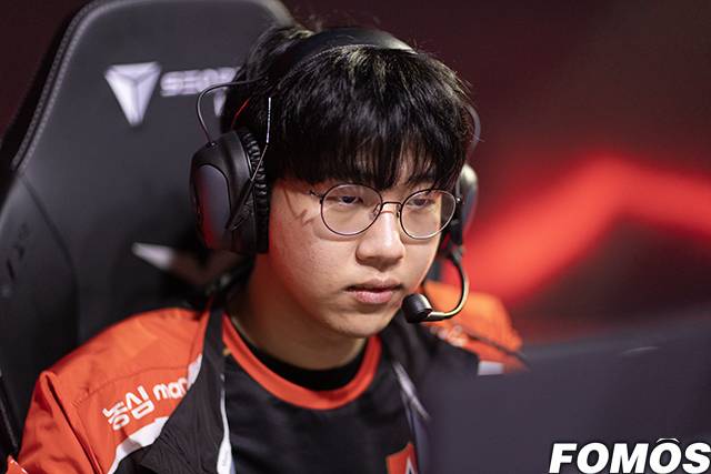 Lck 농심 비디디의 아지르 변수 막아내고 1세트 승리