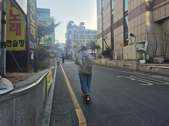 반포 전동킥보드 금지구역 몰랐어요” 킥라니 곳곳 쌩쌩
