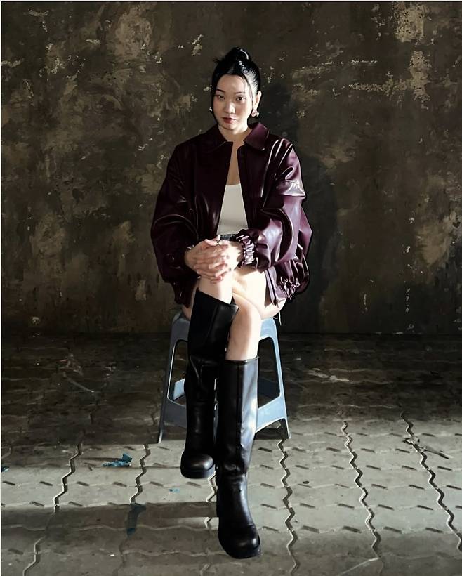 모델은 모델장윤주 보정은 필요없다 173cm비현실적 마네킹 비율뽐낸 데님 쇼츠룩 대본은 내운명