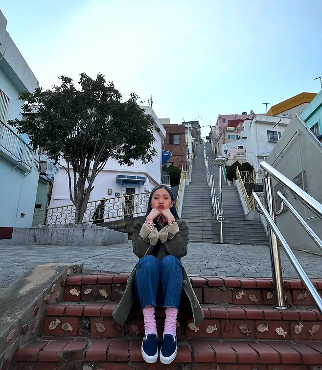 국민mc 새로운 애착동생이라는 여자 아이돌의 일상룩 투데이 셀럽패션