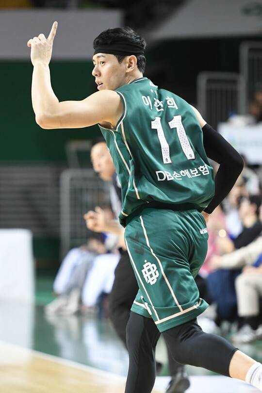 [BK 리뷰] ‘스펠맨 승부처 3점+국내 선수 맹폭’ DB, KCC 격파 … 5연패 탈출+7위 KCC와 2.5게임 차