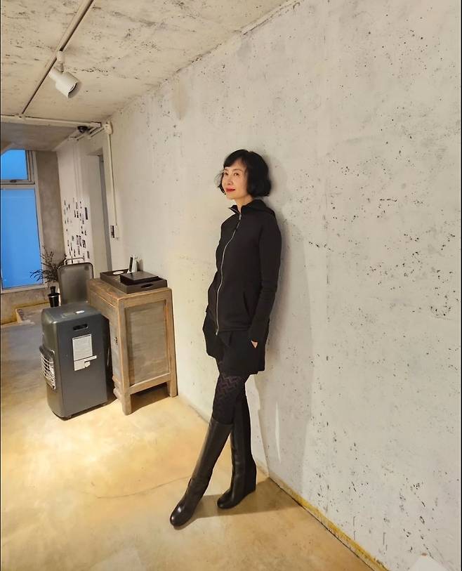 채시라 10년은 젊어 보여 미모의 50대 똑 단발 싹둑 자른 초동안 쇼츠룩 뷰티는 내운명