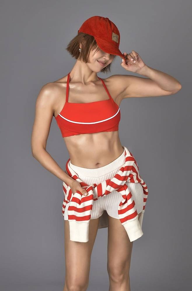 최은경 아나 아들 해병대 보낸 50대 맞아 군살제로 탄탄 몸매 헬스 슈트룩 패션엔