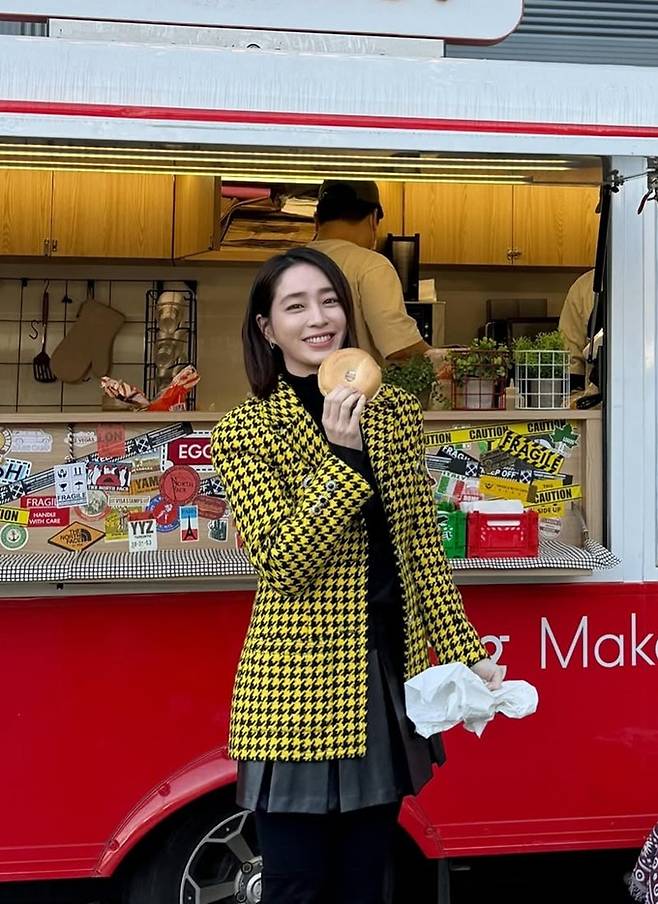 이민정 벌써 봄 42세 워킹맘 더 어려진 청순 미모 트위드 재킷 프레피룩 패션엔