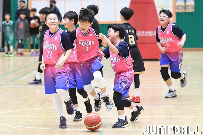 결초보은 점프볼배 결승골에 신기성 위원과 만남까지팀 부산 김동욱 추억 쌓기 성공