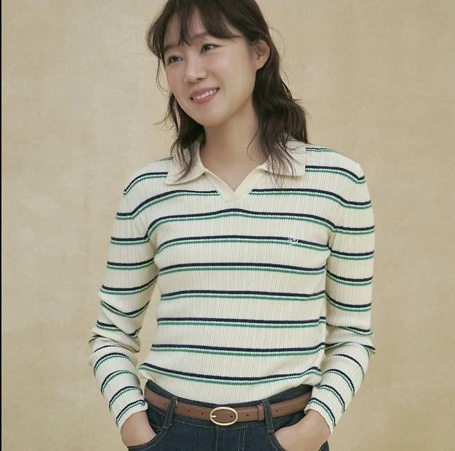 10살 연하 가수 남편 군대 보낸 유명 여배우 곰신 믿기지 않는 러블리 일상룩 대본은 내운명