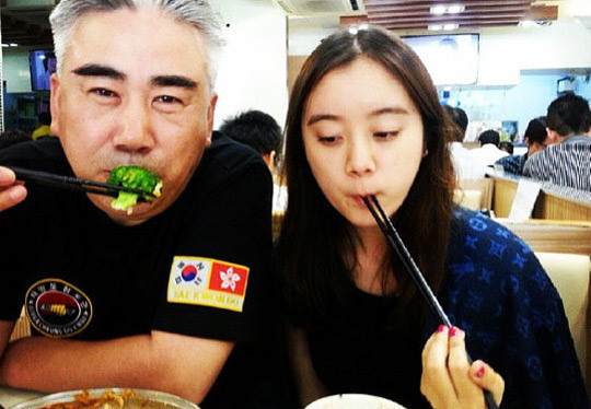 중국인인 줄 알았더니 ‘태권도 국대 아버지 딸이라는 여가수 연예는 내운명