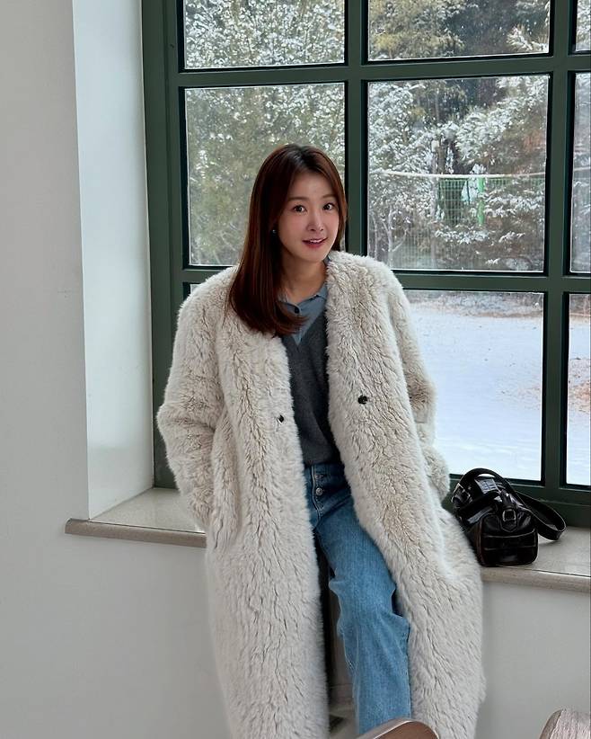 이시영 42살 맞아 명품 패션으로 우아미 뽐내 스타픽