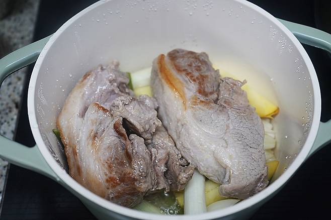 이것만 넣으면 실패없이 물없이 맛있는 수육 만들 수 있습니다 라비키친 주부요리