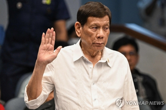 폭탄으로 국회의원 15명 죽이자”막말 내뱉은 전 대통령 형사 고발 당해