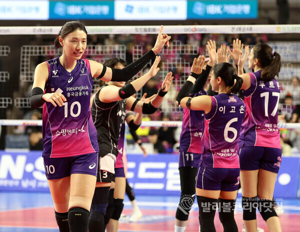 배구여제 김연경 굿바이 은퇴 투어 계속된다흥국생명 원정경기 Ibk기업은행 매진 현대건설도 매진 행진 중