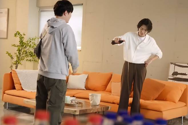 스태프에 콜라 뿌리며 갑질 인성 논란에 휩싸인 유명 배우 요즘뭐하니