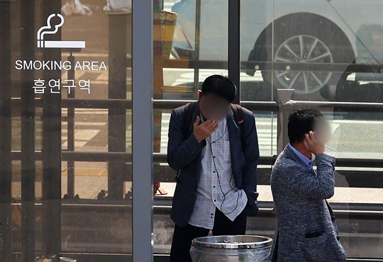 단독 서울역 광장 ‘금연구역 지정 추진