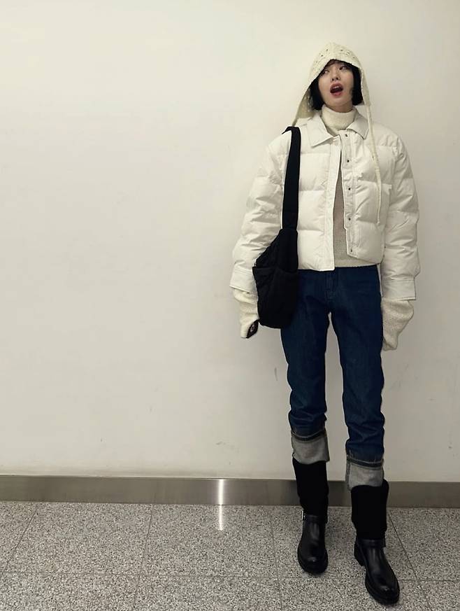 171cm 49kg 슬렌더 표본이라는 33세 여배우의 숏패딩룩 투데이 셀럽패션