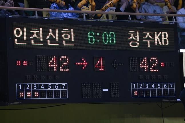 WKBL 남은 '봄 농구' 한 자리는 KB스타즈냐, 신한은행이냐... '순위 확정' 삼성생명-BNK가 키 쥐었다