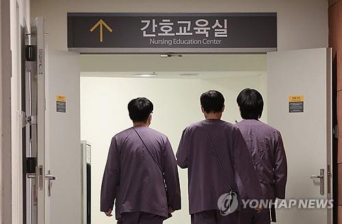 국내 남자간호사 63년 만에 4만명 돌파100명 중 7명이 남성