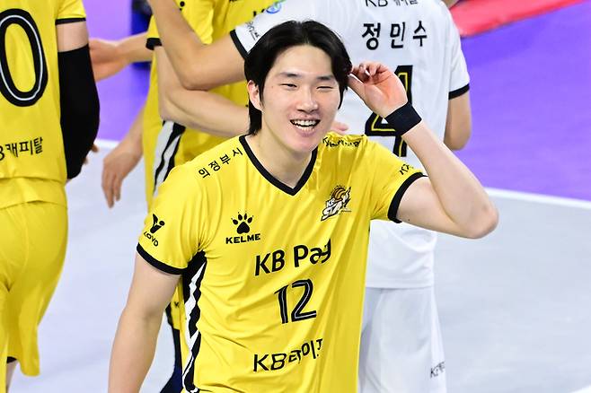 거침없는 Kb 삼성화재 셧아웃시키고 팀 창단 최다 ‘8연승 질주···‘게 섰거라 대한항공