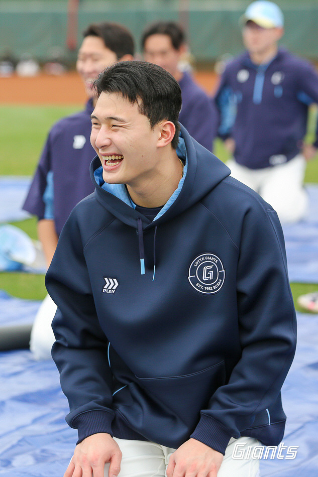 22세 꽃미남 유망주 이렇게 성숙하다니 도영이랑 비교요 상대가 돼야 뭐 하하 언젠간 같은 반열 여기는 미야자키