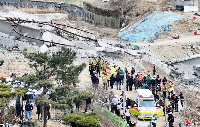 교량 붕괴 시공사 현대엔지니어링 머리 숙여 사과원인 규명 적극 협조