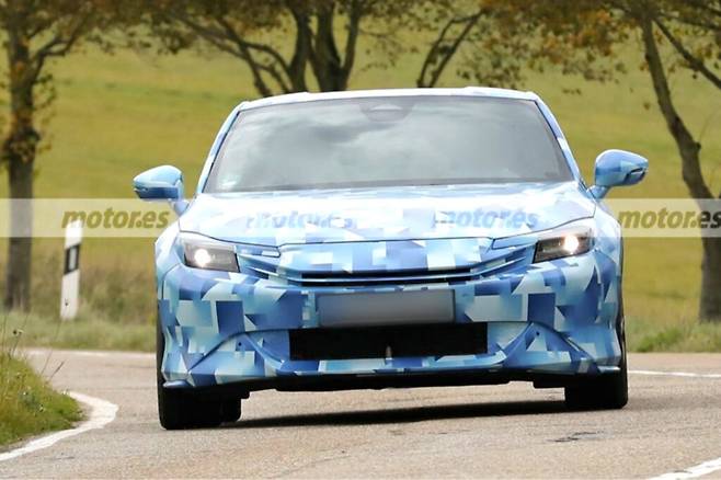 이 車가 진짜 나온다고” 현대차 위협할 신차 포착에 네티즌들 ‘이목 집중 위드카