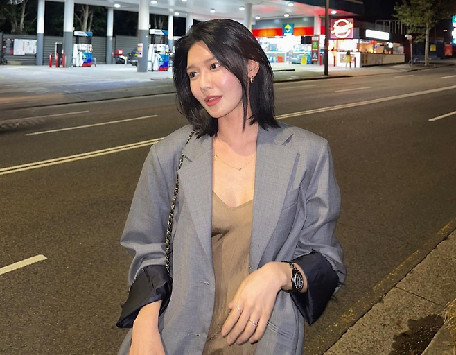 13년째 연애 중인 훈훈한 연예인 커플 여행룩 패션룸