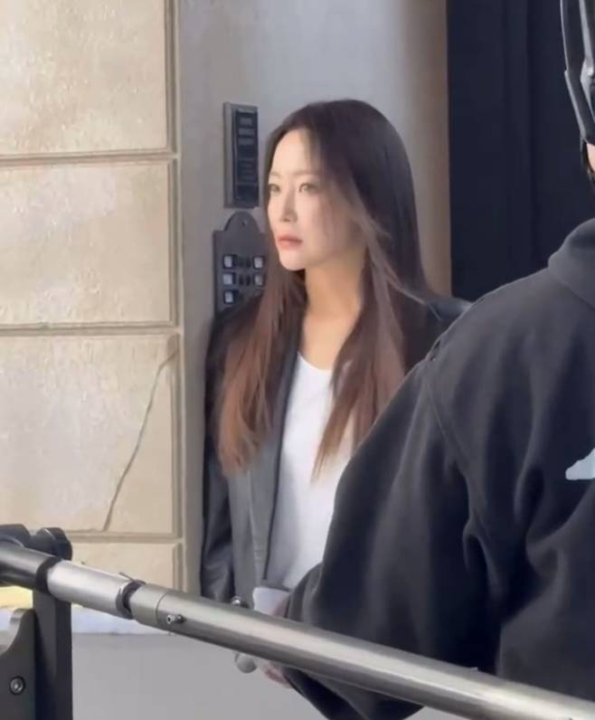 김희선 핸드폰 촬영 맞아 그냥 서있기만 해도 영화같은 90년대 미인 가죽 블레이저룩 뷰티는 내운명