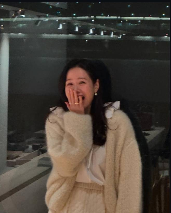 손예진 공주님이 따로 없네 ‘샤랄라 퀼팅 롱스커트로 사랑스러움 폭발 스타와 라이프