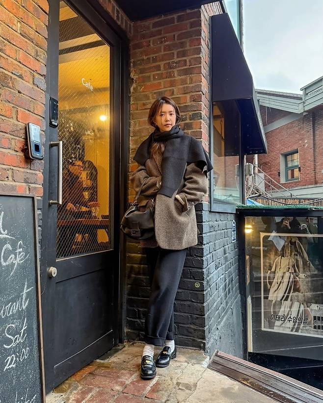 채정안 47살 맞아 펜디백 메고 고급진 동안미모 스타픽