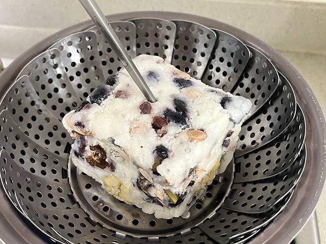 냉동떡 그냥 해동하지 마세요 여기에 넣으면 갓 나온 떡처럼 맛있습니다 꿀하우스