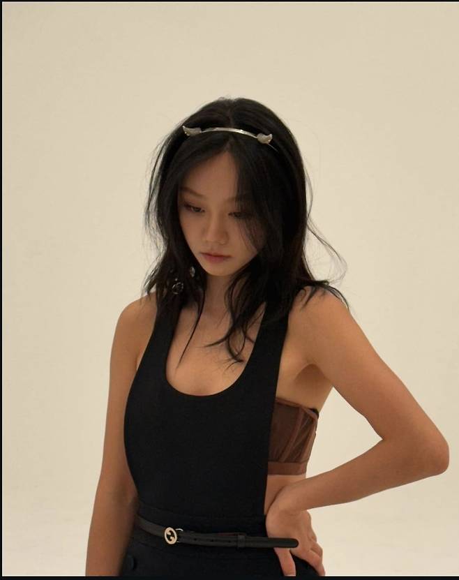 혜리 누가 이렇게 입혔어 멜빵만 딸랑 입은 핫걸 166에 짧아도 너무 짧은 미니룩 뷰티는 내운명