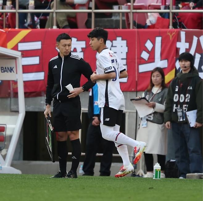 이럴 수가 日 축구 21년 만에 역대급 대기록대표팀 감독도 일본 축구의 미래 2009년생 기타하라 J1리그 데뷔