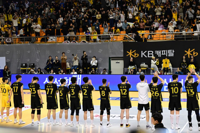 스페인 특급and24억 국대 58점 폭격에도창단 첫 승승승승승승승승승승 실패→경민불패 깨졌다 삼성화재 푸른 고춧가루 팍팍