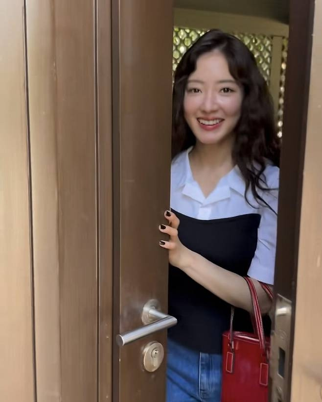 이세영 푸켓에 딱 어울린 청순미모 반팔 셔츠에 데님 반할 수밖에 없는 여신조합 휴가패션