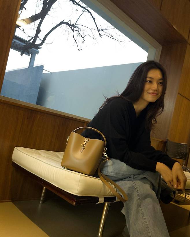 런던 유학생 된 리틀 전지현 근황 공개한 아이돌가수 일상룩 라이프업
