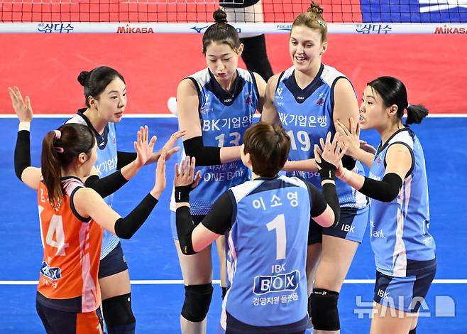여자배구 Ibk기업은행 정관장 완파2연승·4위 도약