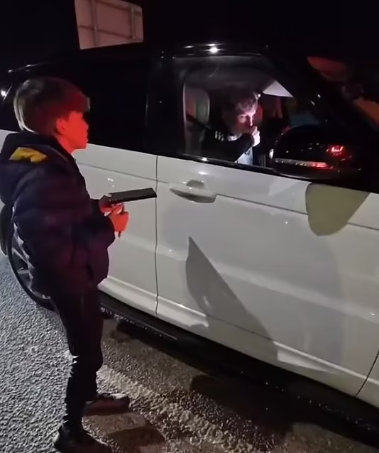 최희암 감독님 모셔와야 하나맨유 초신성 아모링에게 대들더니 이제 어린이 팬까지 무시