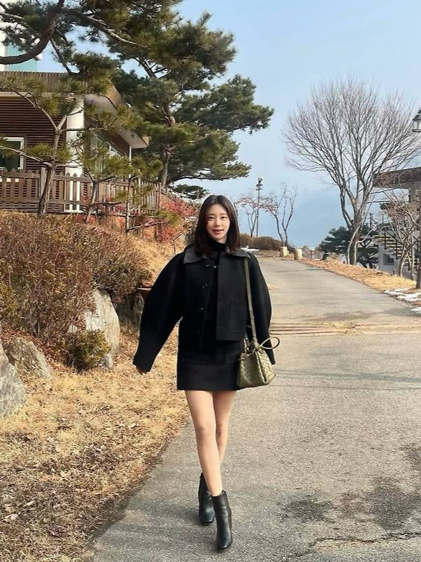 “163cm·45kg 실화?” 이주빈, 얼죽코 미니스커트룩으로 완벽 각선미 | 스타와 라이프