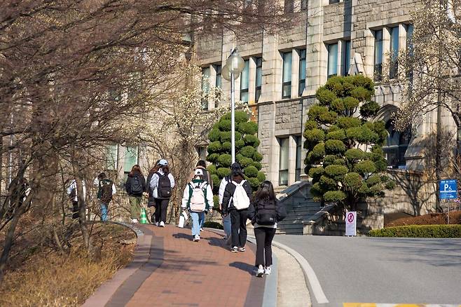 캠퍼스 이단 실태 설문조사 요청하고 해외봉사 내세우고