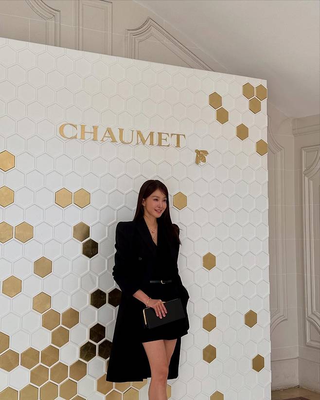 이시영 42살 맞아 정장셋업에 주얼리로 고급진 미모 스타픽