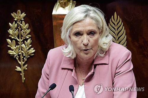 프랑스 극우 르펜 프랑스 핵 교리 변화시킬 생각 없어