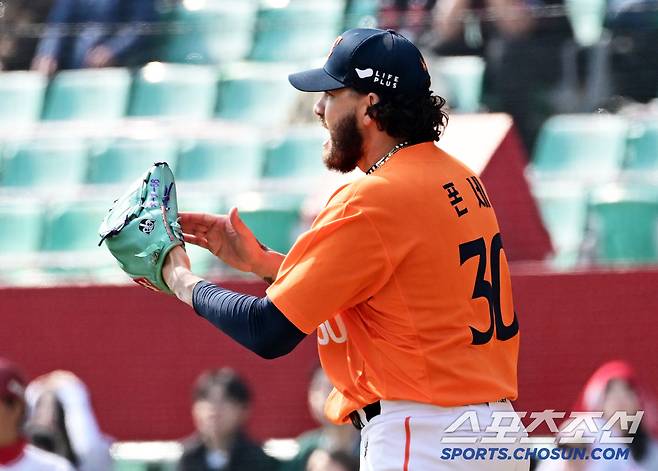 시범경기지만 14억 외인 호투→50억 Fa 침묵 끝 한화 투자 효과 드디어 누렸다